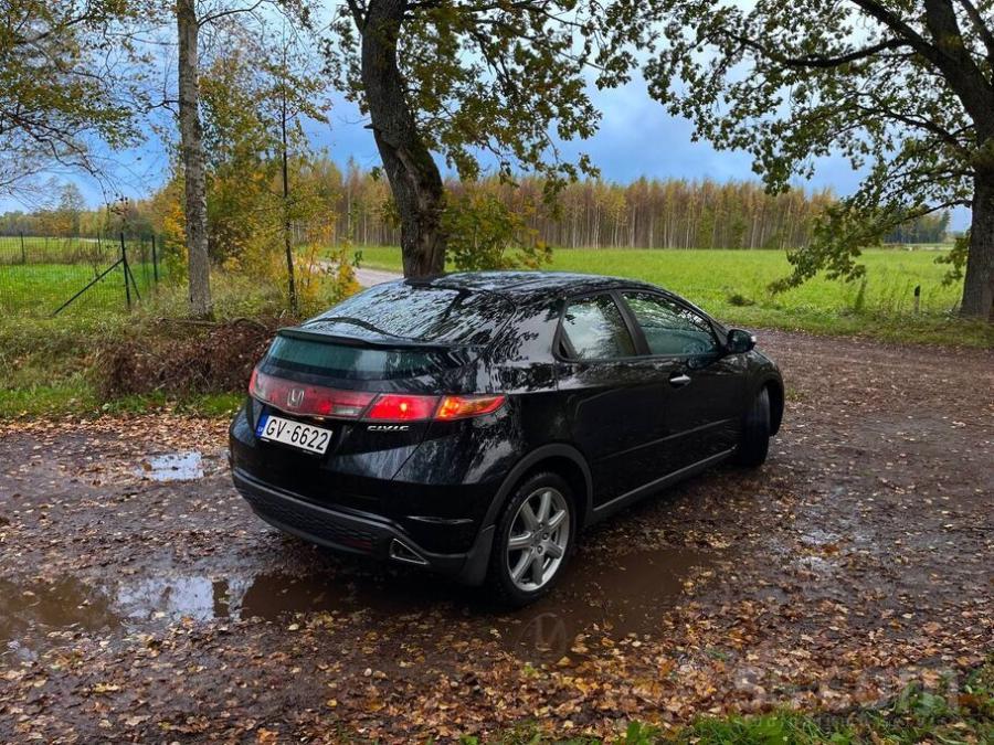 Melns Honda Civic 2007 Rīga, ar dzinēja tilpumu 1.80 L un nobraukumu 249 tūkst. km par 2550 €, foto 5 vietnē AUTOMOTO.COM.LV