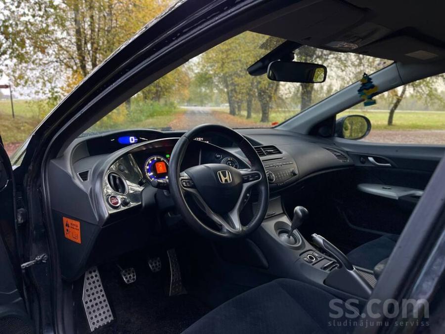 Melns Honda Civic 2007 Rīga, ar dzinēja tilpumu 1.80 L un nobraukumu 249 tūkst. km par 2550 €, foto 8 vietnē AUTOMOTO.COM.LV