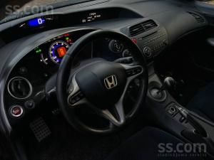Melns Honda Civic 2007 Rīga, ar dzinēja tilpumu 1.80 L un nobraukumu 249 tūkst. km par 2550 €, foto 9 vietnē AUTOMOTO.COM.LV