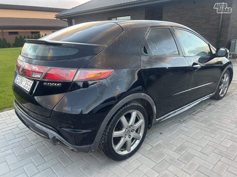 Black Honda Civic 2007 in Klaipeda, with an engine capacity of 2.20 L and mileage of 198 thousand km for 1899 €, photo 1 on AUTOMOTO.COM.LV