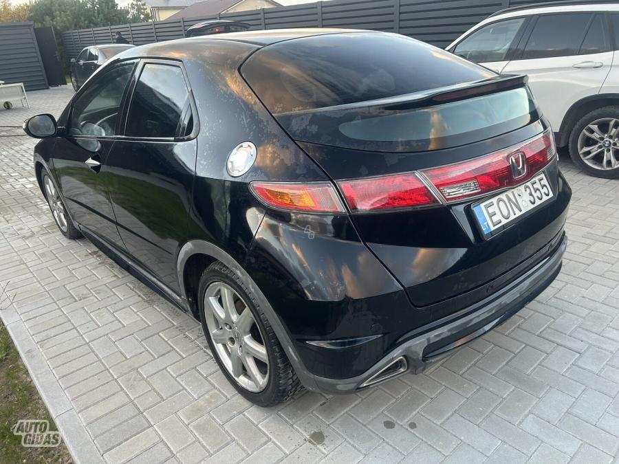 Black Honda Civic 2007 in Klaipeda, with an engine capacity of 2.20 L and mileage of 198 thousand km for 1899 €, photo 3 on AUTOMOTO.COM.LV