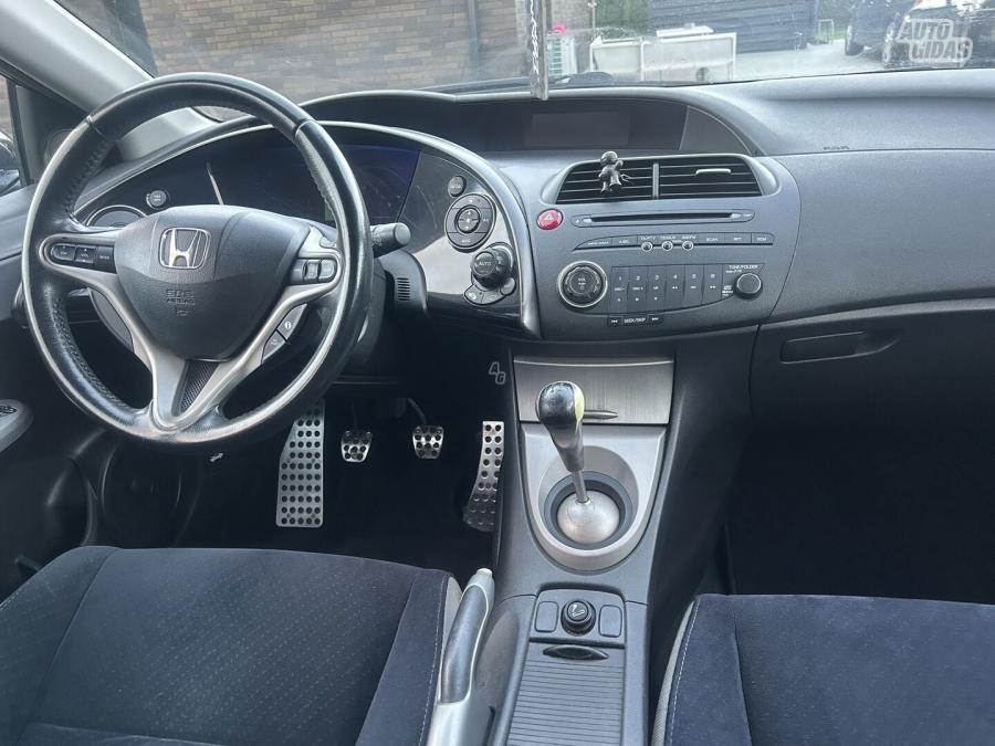 Black Honda Civic 2007 in Klaipeda, with an engine capacity of 2.20 L and mileage of 198 thousand km for 1899 €, photo 13 on AUTOMOTO.COM.LV