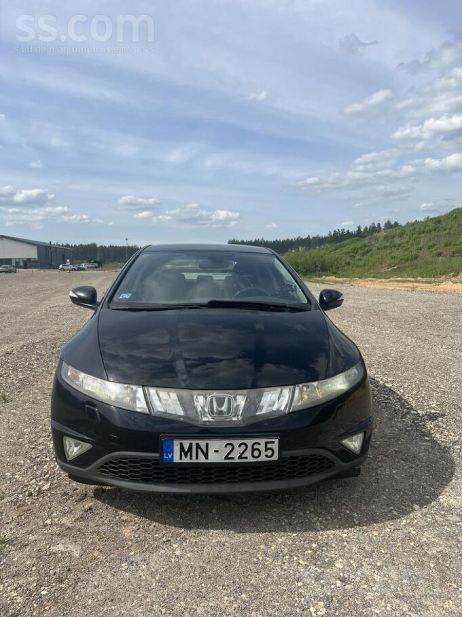 Black Honda Civic 2008 in Riga, with an engine capacity of 2.20 L and mileage of 249 thousand km for 3000 €, photo 1 on AUTOMOTO.COM.LV