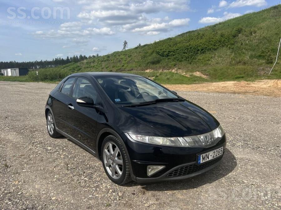 Black Honda Civic 2008 in Riga, with an engine capacity of 2.20 L and mileage of 249 thousand km for 3000 €, photo 2 on AUTOMOTO.COM.LV
