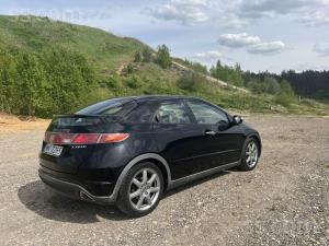 Black Honda Civic 2008 in Riga, with an engine capacity of 2.20 L and mileage of 249 thousand km for 3000 €, photo 5 on AUTOMOTO.COM.LV