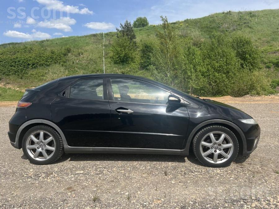 Melns Honda Civic 2008 Rīga, ar dzinēja tilpumu 2.20 L un nobraukumu 249 tūkst. km par 2700 €, foto 3 vietnē AUTOMOTO.COM.LV