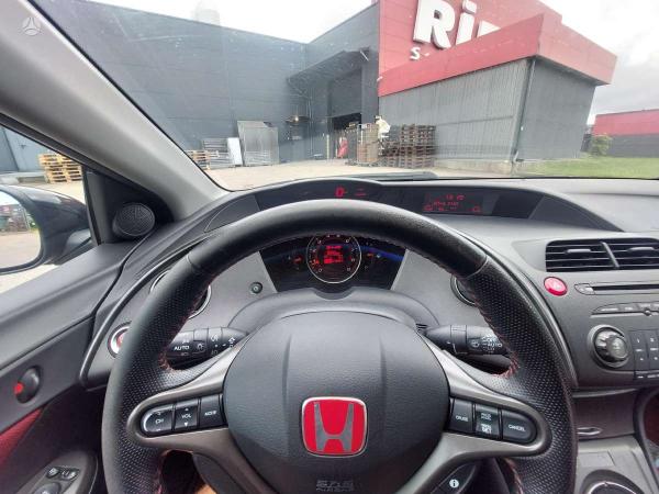Black Honda Civic 2008 in Klaipeda, with an engine capacity of 2.00 L and mileage of 218 thousand km for 9800 €, photo 11 on AUTOMOTO.COM.LV