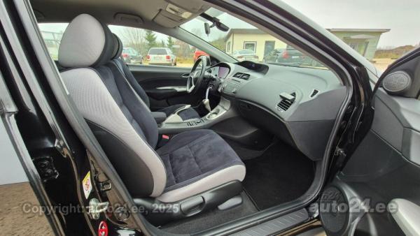 Black Honda Civic 2008 in Tartu, with an engine capacity of 2.20 L and mileage of 242 thousand km for 4390 €, photo 11 on AUTOMOTO.COM.LV
