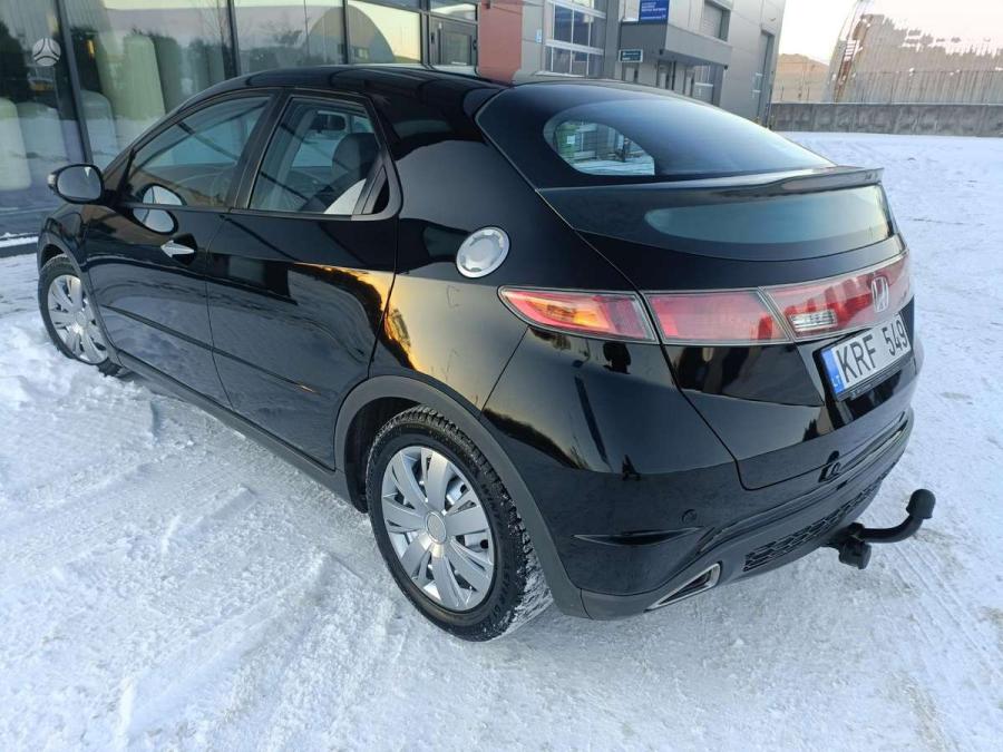 Melns Honda Civic 2008 Klaipėda, ar dzinēja tilpumu 1.80 L un nobraukumu 252 tūkst. km par 2990 €, foto 2 vietnē AUTOMOTO.COM.LV