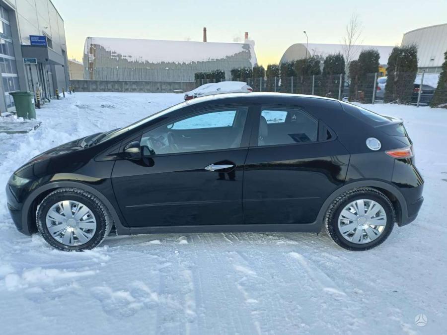Melns Honda Civic 2008 Klaipėda, ar dzinēja tilpumu 1.80 L un nobraukumu 252 tūkst. km par 2990 €, foto 6 vietnē AUTOMOTO.COM.LV
