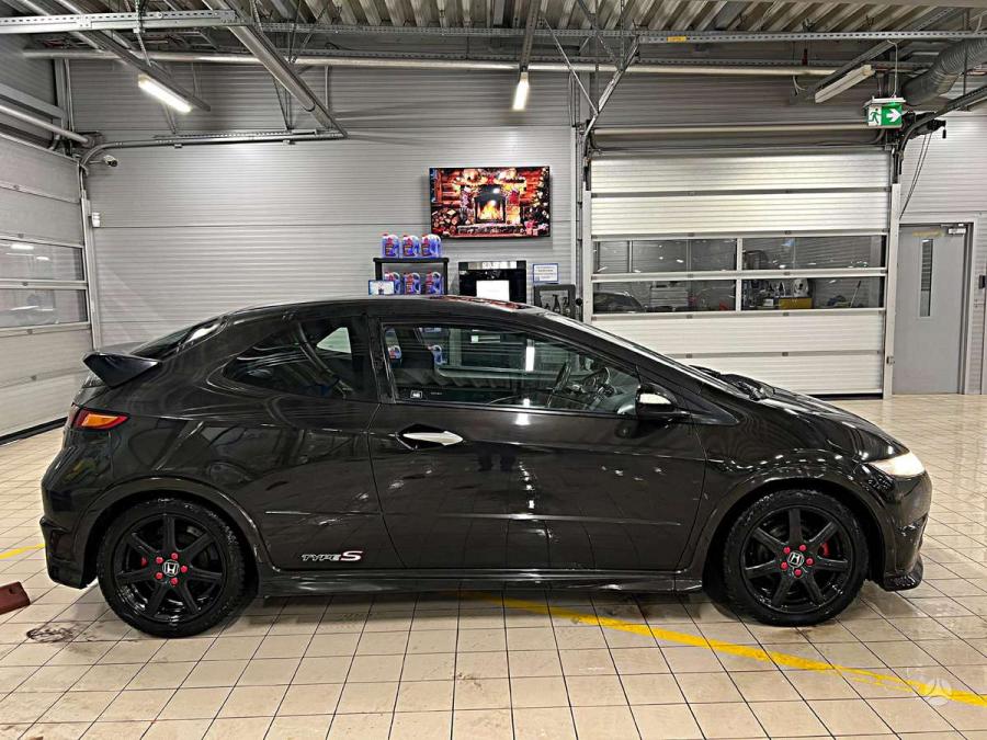 Melns Honda Civic 2008 Viļņa, ar dzinēja tilpumu 2.20 L un nobraukumu 338 tūkst. km par 1999 €, foto 2 vietnē AUTOMOTO.COM.LV