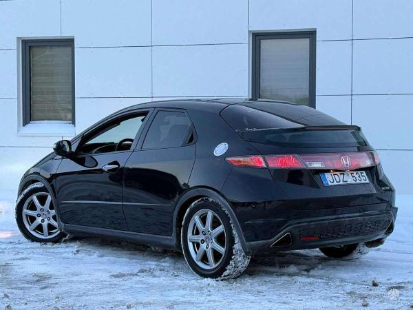 Melns Honda Civic 2008 Kauņa, ar dzinēja tilpumu 2.20 L un nobraukumu 383 tūkst. km par 2000 €, foto 3 vietnē AUTOMOTO.COM.LV