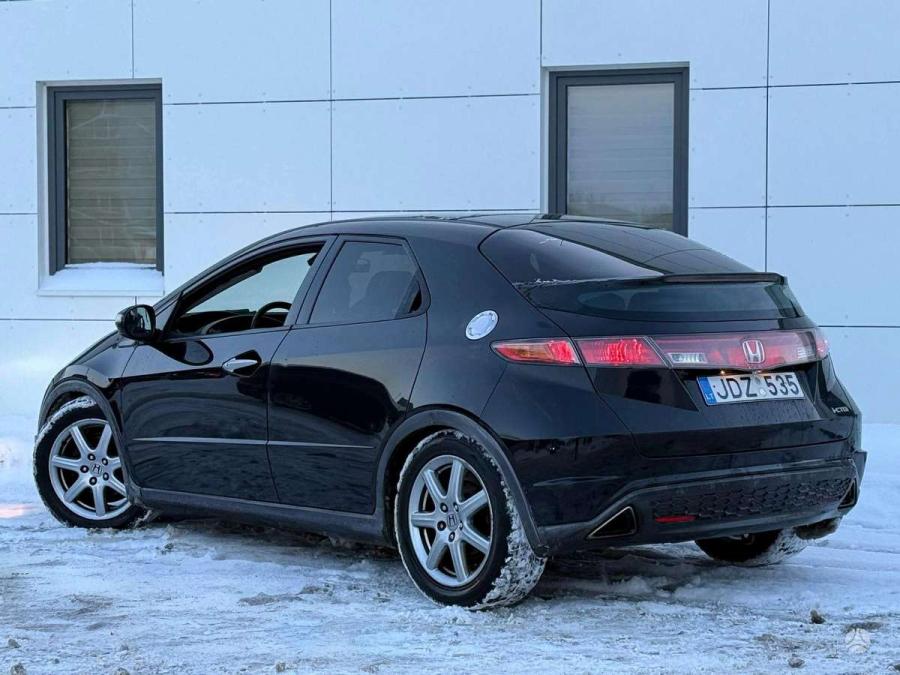 Melns Honda Civic 2008 Kauņa, ar dzinēja tilpumu 2.20 L un nobraukumu 383 tūkst. km par 2000 €, foto 3 vietnē AUTOMOTO.COM.LV