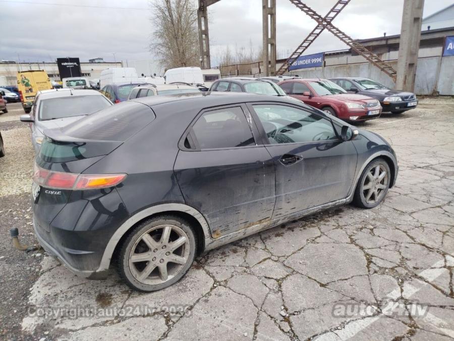 Black Honda Civic 2008 in Tallinn, with an engine capacity of 1.80 L and mileage of 262 thousand km for 699 €, photo 4 on AUTOMOTO.COM.LV