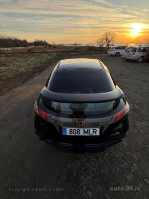 Black Honda Civic 2008 in Tallinn, with an engine capacity of 2.00 L and mileage of 247 thousand km for 6000 €, photo 6 on AUTOMOTO.COM.LV