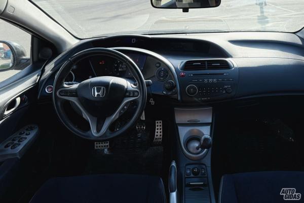 Black Honda Civic 2008 in Vilnius, with an engine capacity of 1.80 L and mileage of 60 thousand km for 4650 €, photo 6 on AUTOMOTO.COM.LV