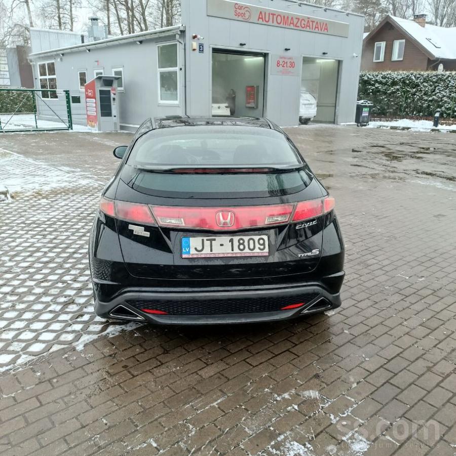 Black Honda Civic 2008 in Jurmala, with an engine capacity of 2.20 L and mileage of 259 thousand km for 3200 €, photo 8 on AUTOMOTO.COM.LV