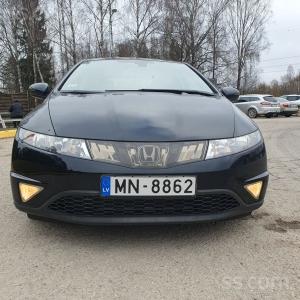 Melns Honda Civic 2008 Rīga, ar dzinēja tilpumu 2.20 L un nobraukumu 290 tūkst. km par 2700 €, foto  vietnē AUTOMOTO.COM.LV