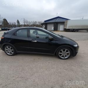 Melns Honda Civic 2008 Rīga, ar dzinēja tilpumu 2.20 L un nobraukumu 290 tūkst. km par 2700 €, foto 5 vietnē AUTOMOTO.COM.LV