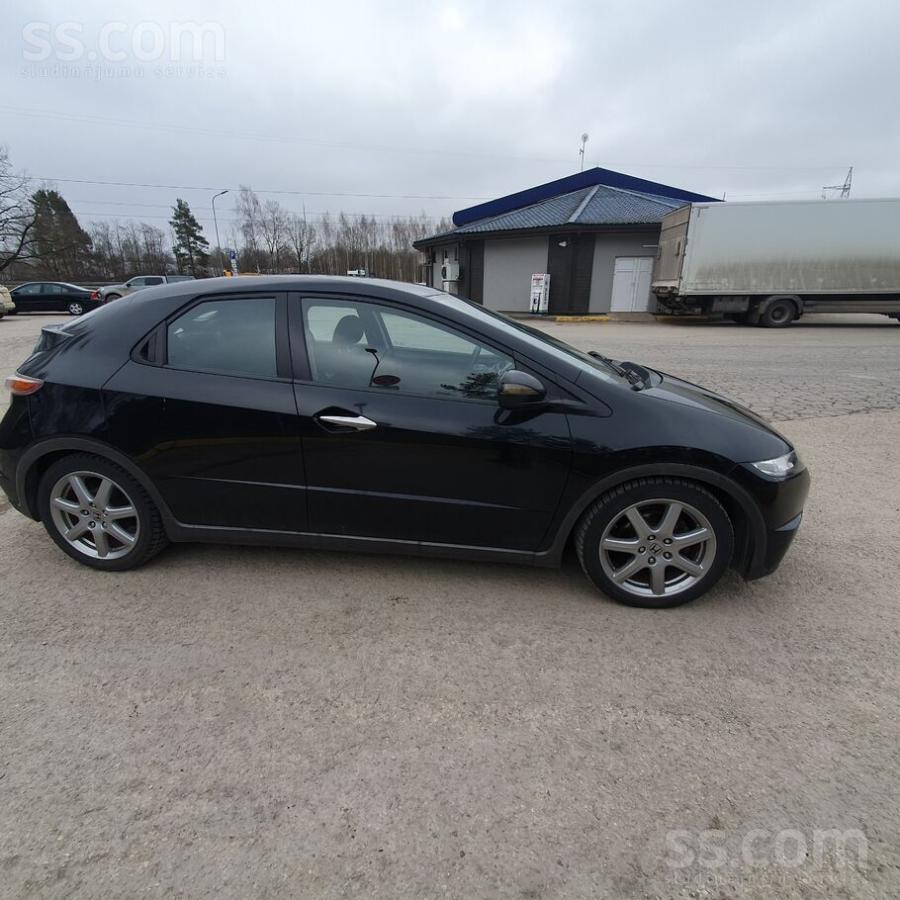 Melns Honda Civic 2008 Rīga, ar dzinēja tilpumu 2.20 L un nobraukumu 290 tūkst. km par 2700 €, foto 5 vietnē AUTOMOTO.COM.LV