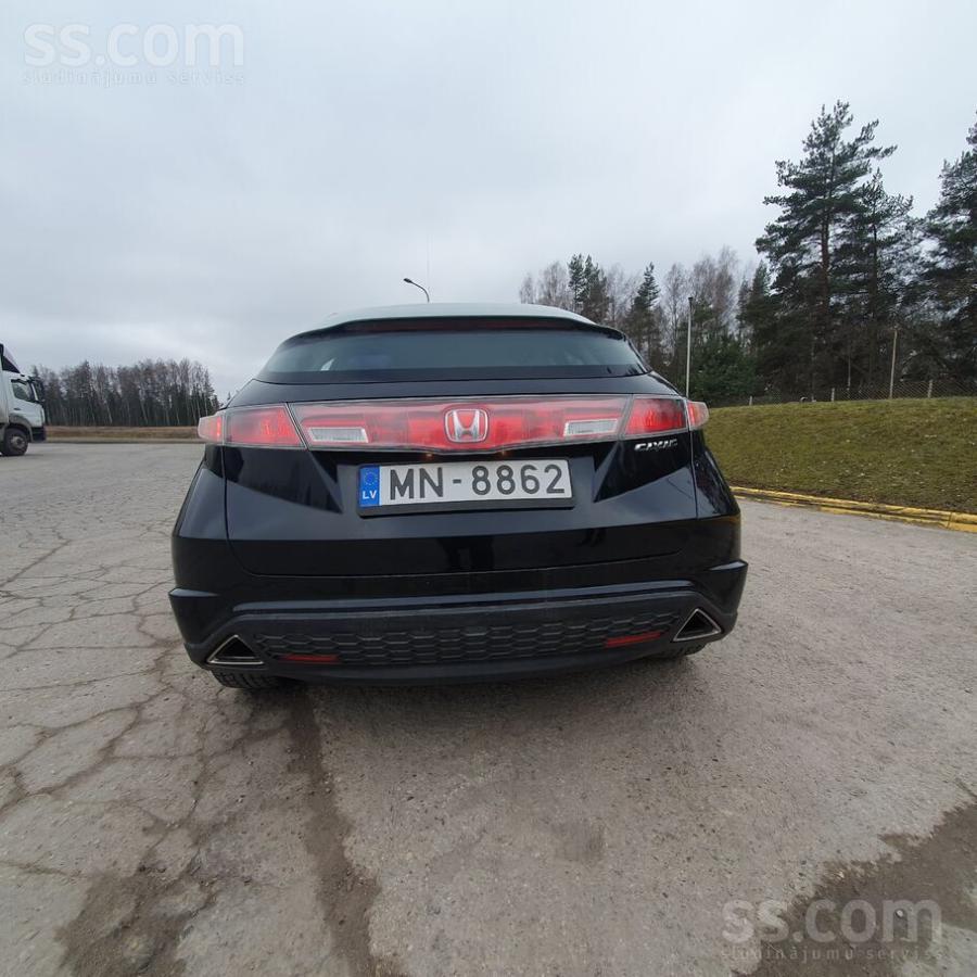 Melns Honda Civic 2008 Rīga, ar dzinēja tilpumu 2.20 L un nobraukumu 290 tūkst. km par 2700 €, foto 6 vietnē AUTOMOTO.COM.LV