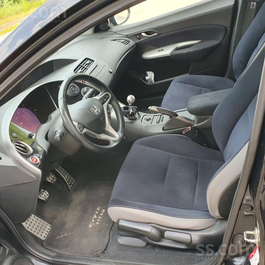 Melns Honda Civic 2008 Rīga, ar dzinēja tilpumu 2.20 L un nobraukumu 290 tūkst. km par 2700 €, foto 9 vietnē AUTOMOTO.COM.LV