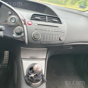 Melns Honda Civic 2008 Rīga, ar dzinēja tilpumu 2.20 L un nobraukumu 290 tūkst. km par 2700 €, foto 10 vietnē AUTOMOTO.COM.LV