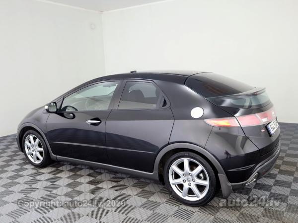 Black Honda Civic 2008 in Tallinn, with an engine capacity of 1.80 L and mileage of 189 thousand km for 1299 €, photo 4 on AUTOMOTO.COM.LV