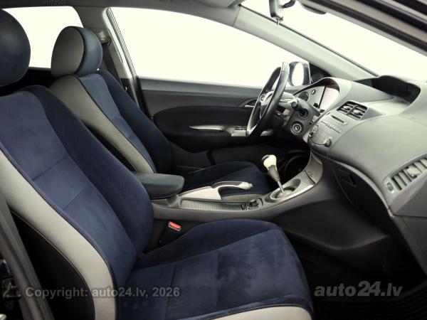 Black Honda Civic 2008 in Tallinn, with an engine capacity of 1.80 L and mileage of 189 thousand km for 1299 €, photo 6 on AUTOMOTO.COM.LV