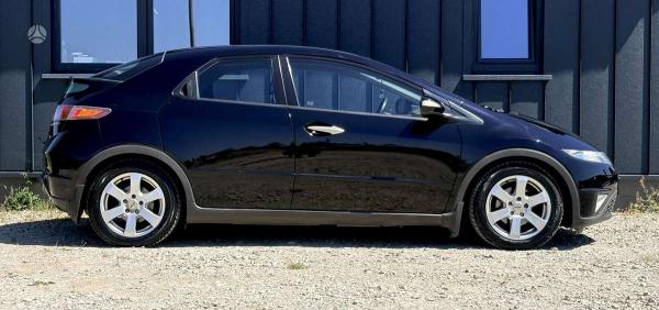 Black Honda Civic 2008 in Klaipeda, with an engine capacity of 1.80 L and mileage of 146 thousand km for 3300 €, photo 5 on AUTOMOTO.COM.LV