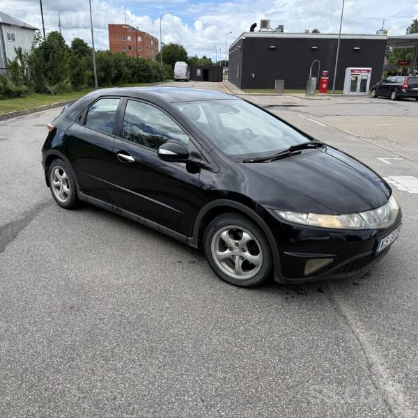 Black Honda Civic 2008 in Limbazi, with an engine capacity of 2.20 L and mileage of 307 thousand km for 1650 €, photo 2 on AUTOMOTO.COM.LV