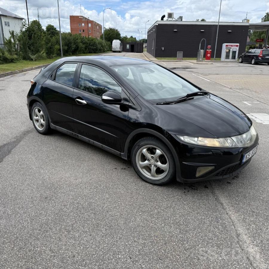 Black Honda Civic 2008 in Limbazi, with an engine capacity of 2.20 L and mileage of 307 thousand km for 1650 €, photo 3 on AUTOMOTO.COM.LV