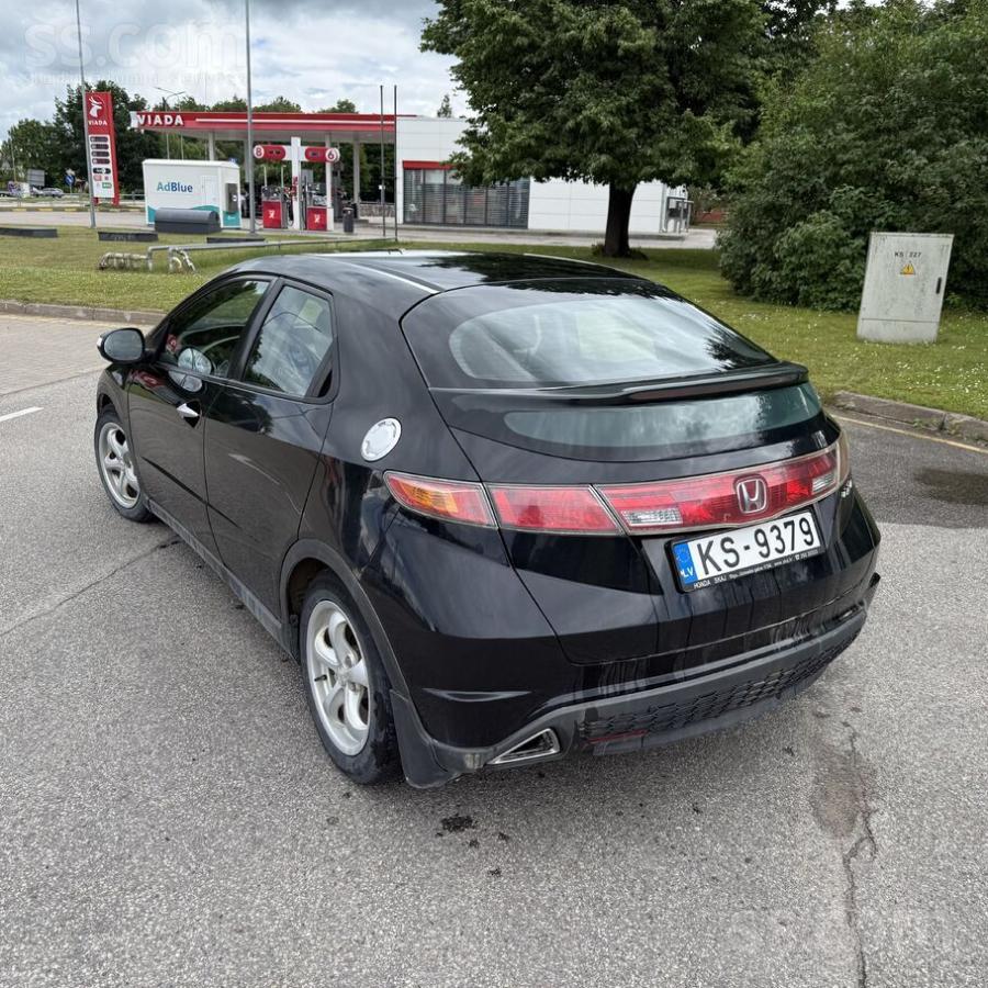 Black Honda Civic 2008 in Limbazi, with an engine capacity of 2.20 L and mileage of 307 thousand km for 1650 €, photo 4 on AUTOMOTO.COM.LV