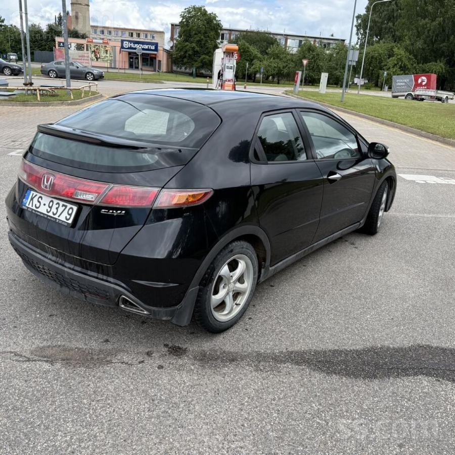 Black Honda Civic 2008 in Limbazi, with an engine capacity of 2.20 L and mileage of 307 thousand km for 1650 €, photo 5 on AUTOMOTO.COM.LV