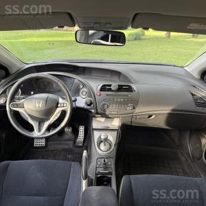 Black Honda Civic 2008 in Limbazi, with an engine capacity of 2.20 L and mileage of 307 thousand km for 1650 €, photo 8 on AUTOMOTO.COM.LV