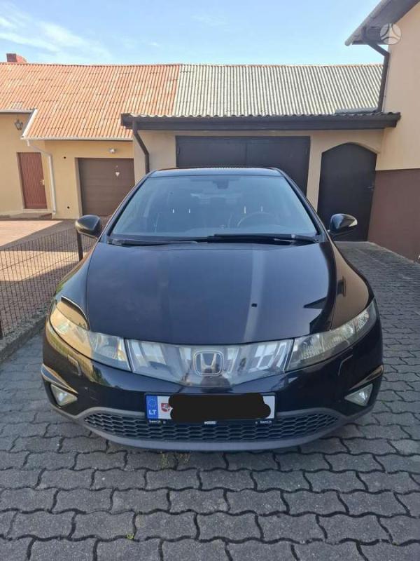Melns Honda Civic 2008 Viļņa, ar dzinēja tilpumu 1.80 L un nobraukumu 234 tūkst. km par 2200 €, foto 2 vietnē AUTOMOTO.COM.LV