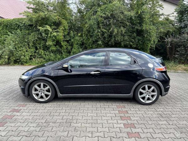 Melns Honda Civic 2008 Kauņa, ar dzinēja tilpumu 2.20 L un nobraukumu 203 tūkst. km par 2800 €, foto 3 vietnē AUTOMOTO.COM.LV