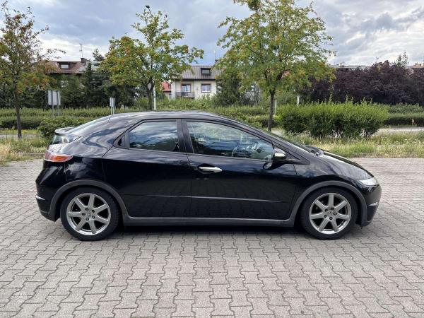 Melns Honda Civic 2008 Kauņa, ar dzinēja tilpumu 2.20 L un nobraukumu 203 tūkst. km par 2800 €, foto 7 vietnē AUTOMOTO.COM.LV