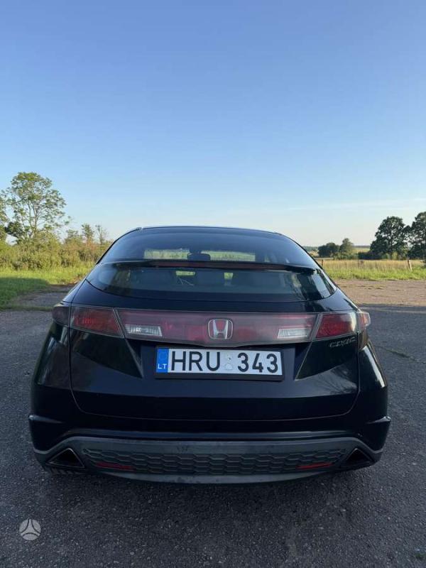 Black Honda Civic 2008 in Gargzdai, with an engine capacity of 2.20 L and mileage of 291 thousand km for 2150 €, photo 2 on AUTOMOTO.COM.LV