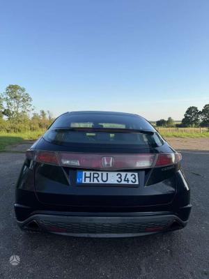 Black Honda Civic 2008 in Gargzdai, with an engine capacity of 2.20 L and mileage of 291 thousand km for 2150 €, photo 3 on AUTOMOTO.COM.LV