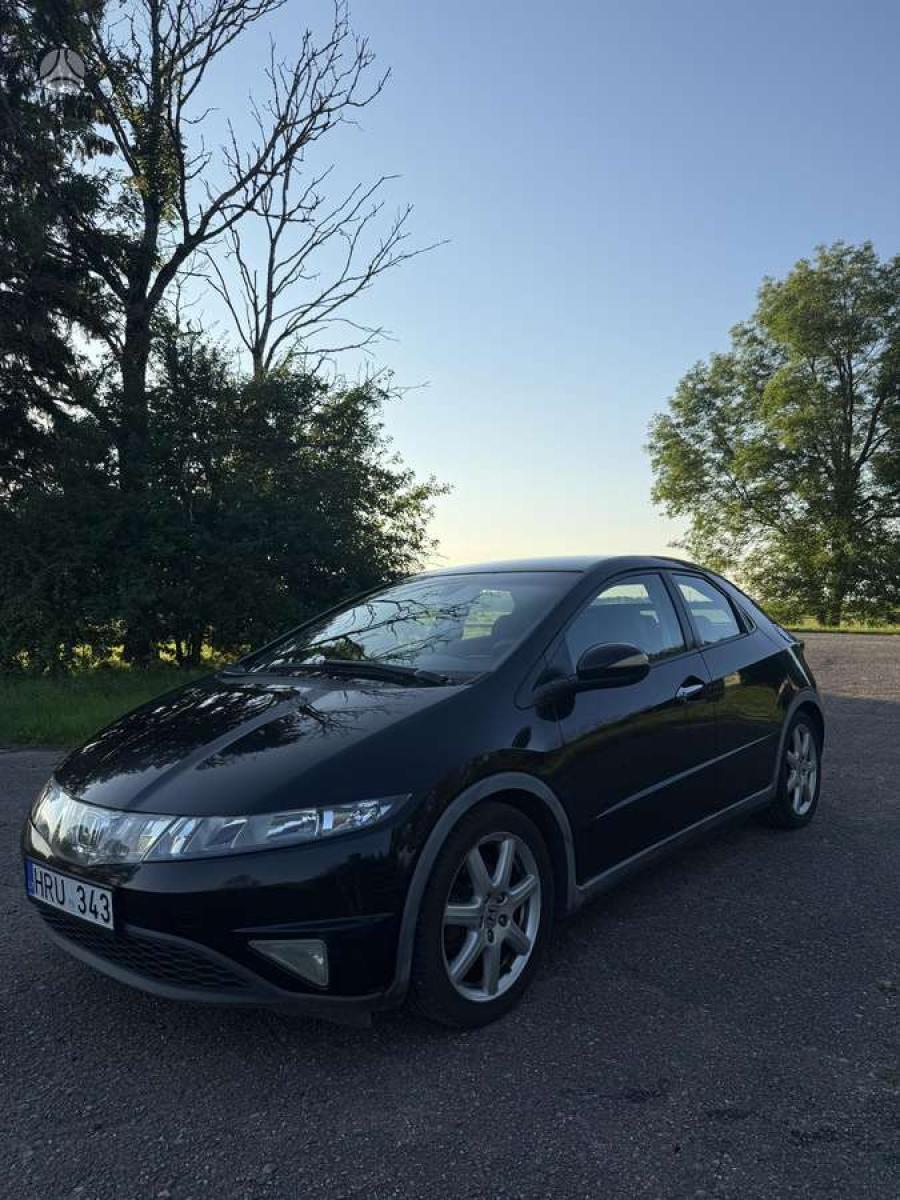 Black Honda Civic 2008 in Gargzdai, with an engine capacity of 2.20 L and mileage of 291 thousand km for 2150 €, photo 4 on AUTOMOTO.COM.LV