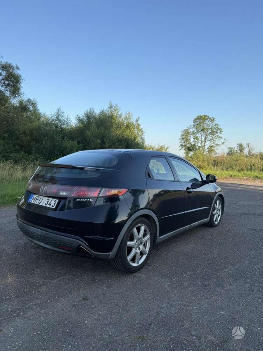 Black Honda Civic 2008 in Gargzdai, with an engine capacity of 2.20 L and mileage of 291 thousand km for 2150 €, photo 7 on AUTOMOTO.COM.LV