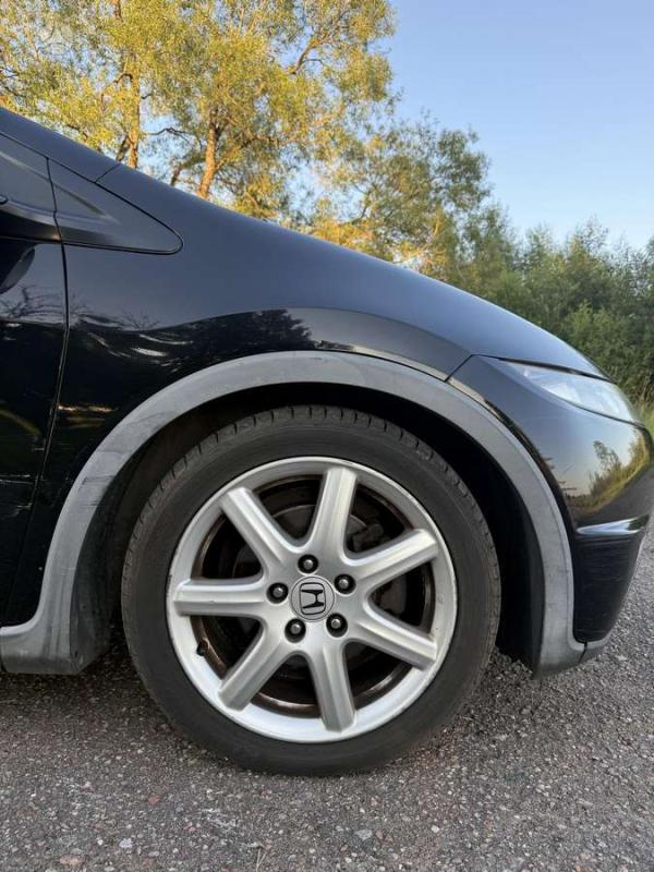Black Honda Civic 2008 in Gargzdai, with an engine capacity of 2.20 L and mileage of 291 thousand km for 2150 €, photo 7 on AUTOMOTO.COM.LV