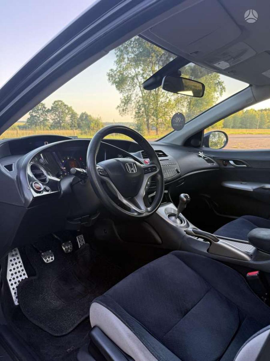 Black Honda Civic 2008 in Gargzdai, with an engine capacity of 2.20 L and mileage of 291 thousand km for 2150 €, photo 9 on AUTOMOTO.COM.LV