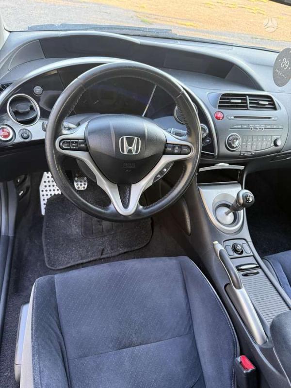 Black Honda Civic 2008 in Gargzdai, with an engine capacity of 2.20 L and mileage of 291 thousand km for 2150 €, photo 10 on AUTOMOTO.COM.LV