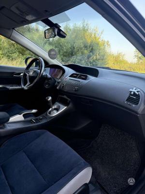 Black Honda Civic 2008 in Gargzdai, with an engine capacity of 2.20 L and mileage of 291 thousand km for 2150 €, photo 12 on AUTOMOTO.COM.LV
