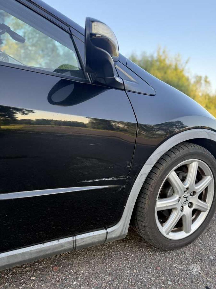 Black Honda Civic 2008 in Gargzdai, with an engine capacity of 2.20 L and mileage of 291 thousand km for 2150 €, photo 16 on AUTOMOTO.COM.LV