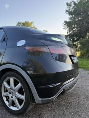 Black Honda Civic 2008 in Gargzdai, with an engine capacity of 2.20 L and mileage of 291 thousand km for 2150 €, photo 17 on AUTOMOTO.COM.LV