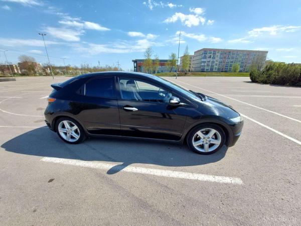 Black Honda Civic 2008 in Siauliai, with an engine capacity of 2.20 L and mileage of 250 thousand km for 2200 €, photo 1 on AUTOMOTO.COM.LV