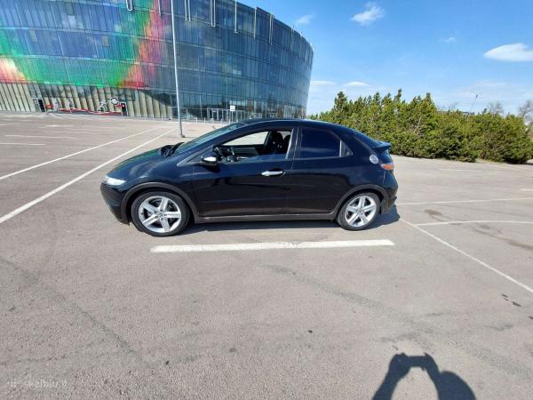 Black Honda Civic 2008 in Siauliai, with an engine capacity of 2.20 L and mileage of 250 thousand km for 2200 €, photo 2 on AUTOMOTO.COM.LV